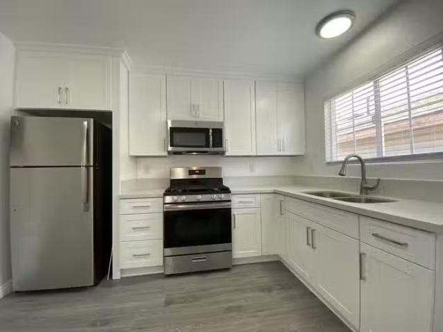 2 Bedroom Apartment For Rent in Redondo Beach Unit D 2513 G.