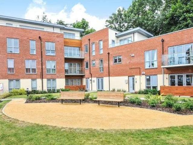 2 bedroom apartment for rent in Redwood Place Morewood Close Sevenoaks Kent TN13