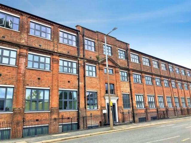 2 bedroom apartment for rent in Rembrandt House, WD18