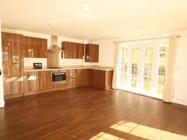 2 bedroom apartment for rent in Renwick Drive, Bromley, BR2