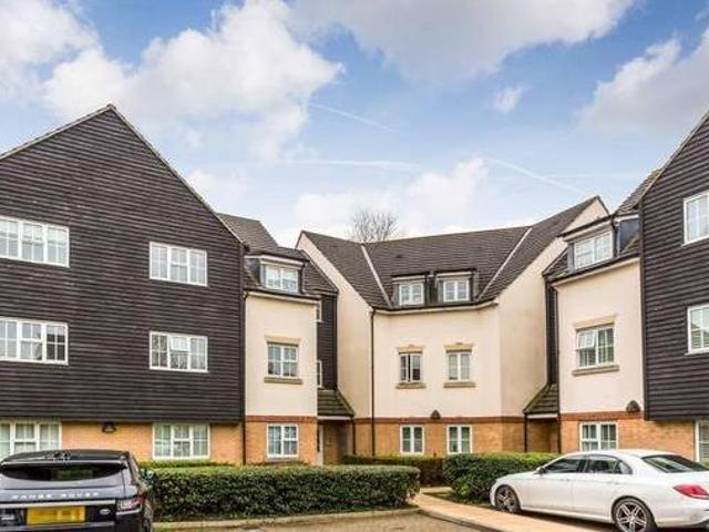 2 bedroom apartment for rent in Retreat Way Chigwell Row IG7