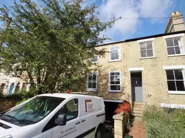 2 bedroom apartment for rent in Richmond Road, CB4