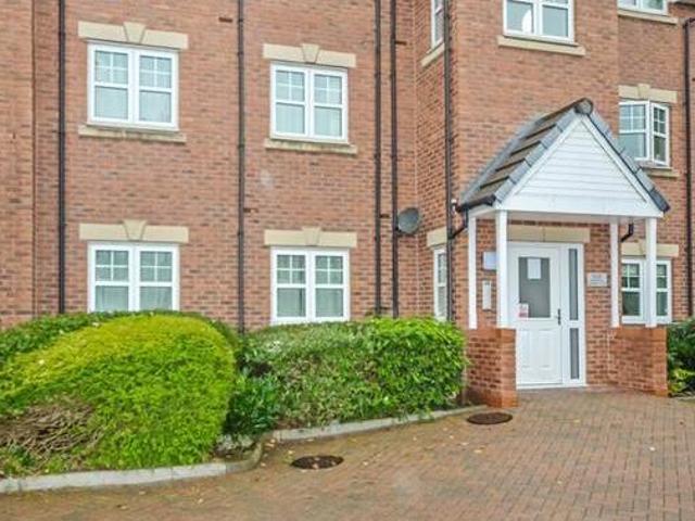2 bedroom apartment for rent in Riding Close Sale M33