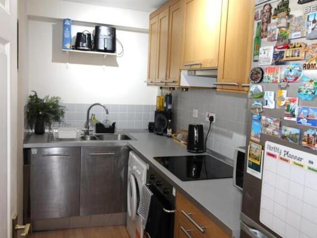2 bedroom apartment for rent in Riverside Court, LS1