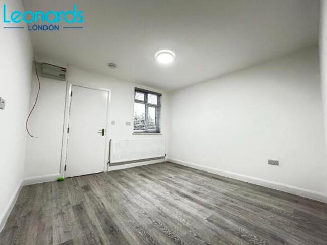 2 bedroom apartment for rent in Robinson Road, London, SW17