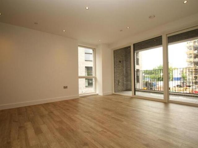 2 bedroom apartment for rent in Rookwood Way, London, E3
