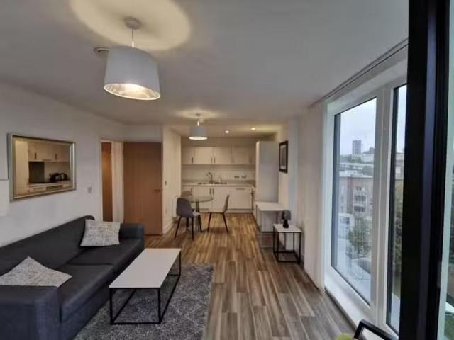 2 bedroom apartment for rent in Roosevelt Apts, Lexington Gard.