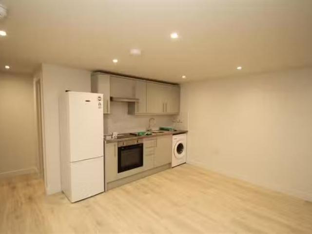 2 bedroom apartment for rent in Roman Road, London, E3