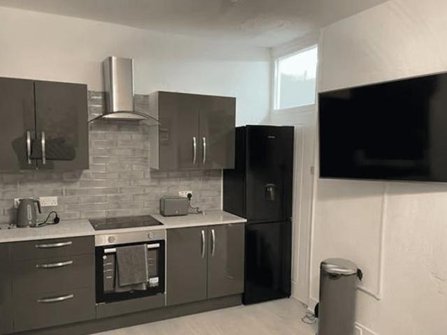 2 Bedroom Apartment For Rent In Romford
