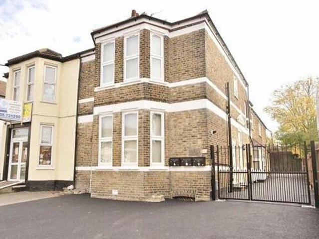 2 Bedroom Apartment For Rent In Romford, Essex