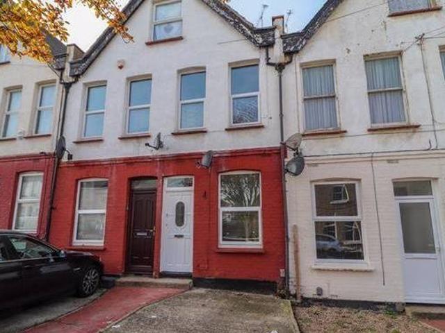 2 bedroom apartment for rent in Ronald Park Avenue WestcliffOnSea SS0
