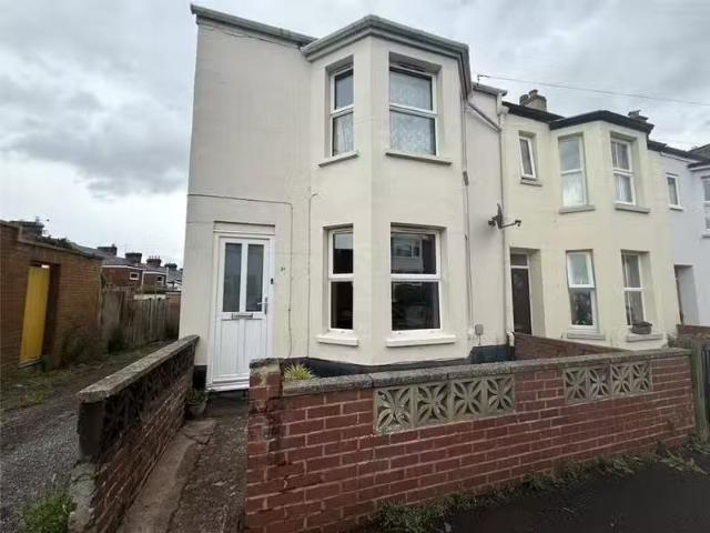 2 bedroom apartment for rent in Roseland Crescent, Heavitree.