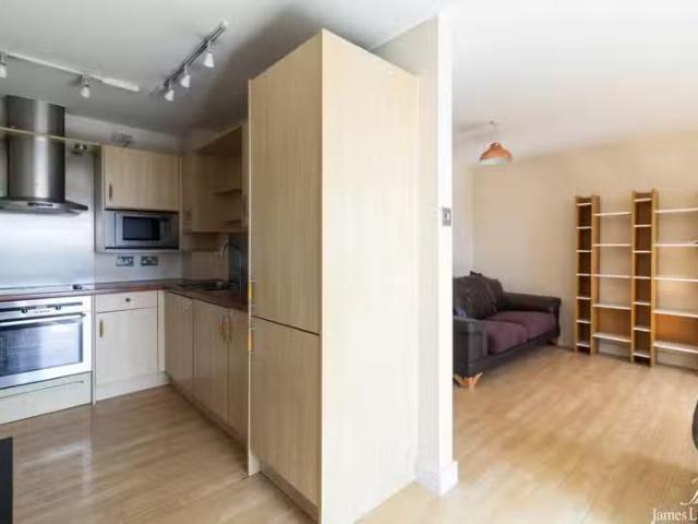 2 bedroom apartment for rent in Royal Arch, Wharfside Street.