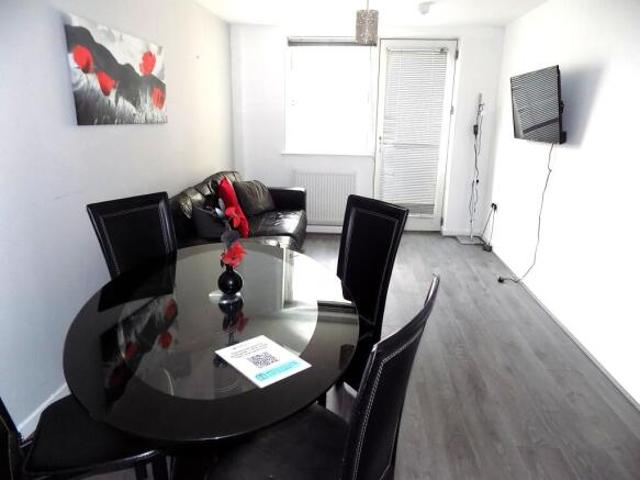 2 bedroom apartment for rent in Royal Quay Liverpool L3 4EX, L3