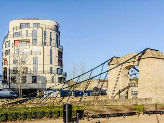 2 bedroom apartment for rent in Royal View Victoria Bridge Road Bath Somerset BA2