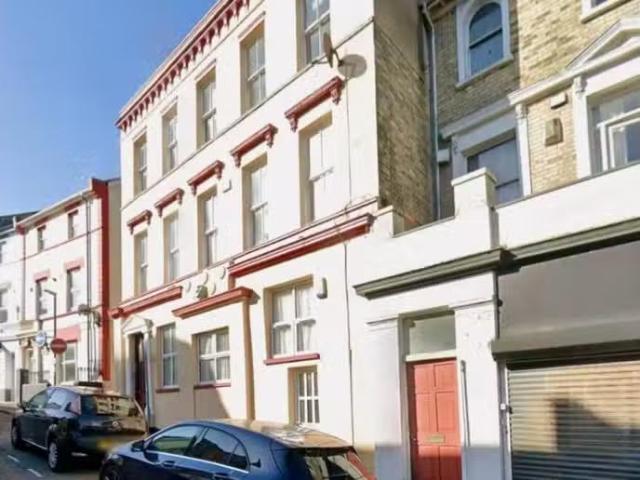 2 bedroom apartment for rent in St Michaels Road, Bournemouth.