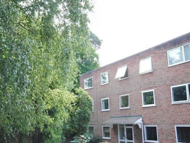 2 bedroom apartment for rent in St Andrews Court Sunninghill SL5