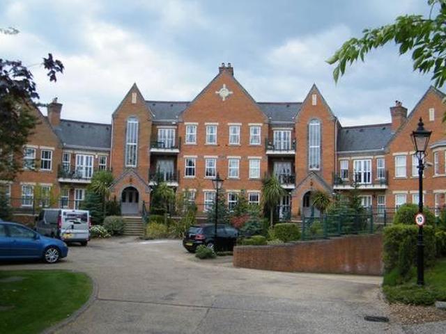 2 bedroom apartment for rent in St Anne s Park Virginia Water GU25