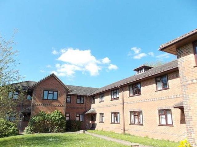 2 bedroom apartment for rent in St Davids Court East Station Road GU12