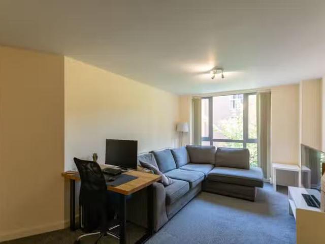 2 bedroom apartment for rent in St Georges, Carver Street, Jew.