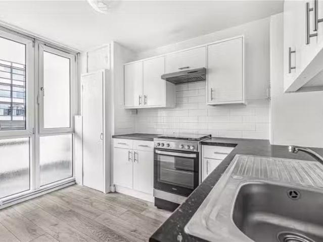 2 bedroom apartment for rent in St. Luke's Estate, Bath Street.