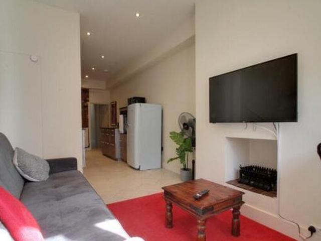 2 Bedroom Apartment For Rent In St Pauls Square