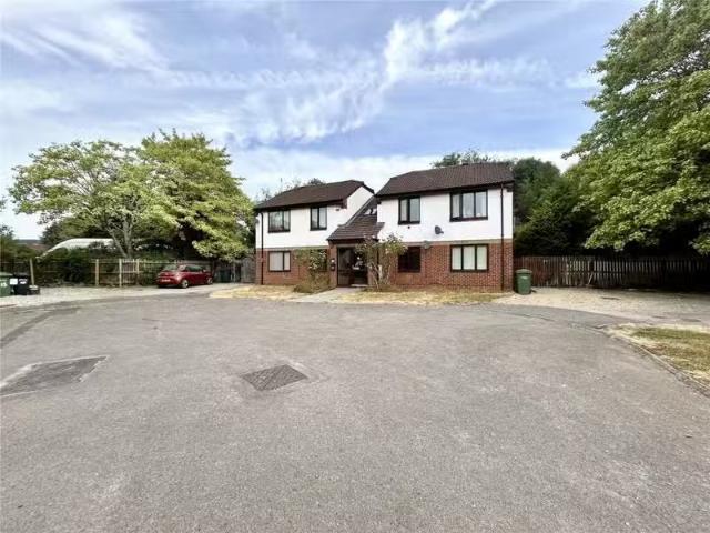 2 bedroom apartment for rent in Stanley View, Dudbridge, Strou.