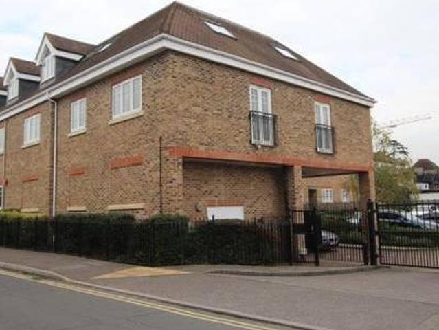 2 bedroom apartment for rent in Staines TW18