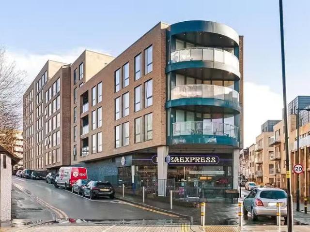2 bedroom apartment for rent in Station Approach Road, Coulsdo.