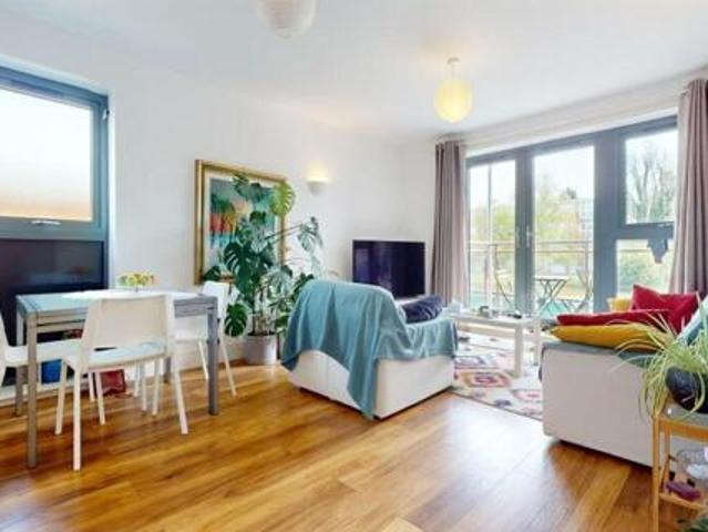 2 Bedroom Apartment For Rent In Station Road