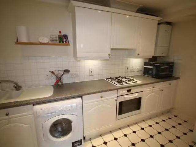2 bedroom apartment for rent in Station Road West, Canterbury.
