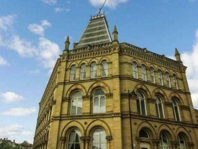 2 bedroom apartment for rent in Station Road Batley WF17