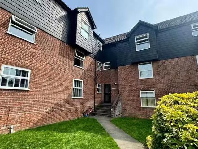 2 bedroom apartment for rent in Stonecrop, Colchester, Esinter.