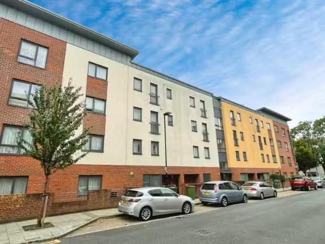 2 bedroom apartment for rent in Stratford Road, London, E13