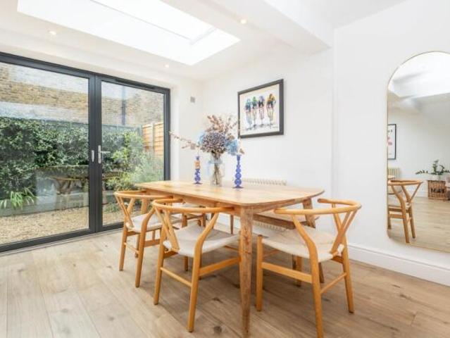 2 bedroom apartment for rent in Strathville Road London SW18
