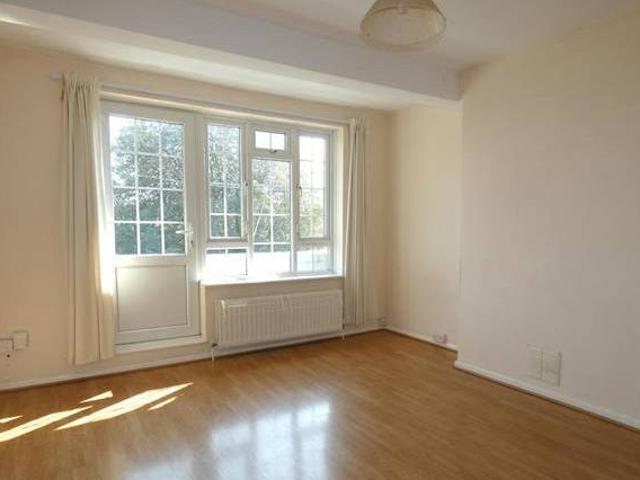 2 bedroom apartment for rent in Strand Parade BN12