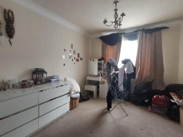 2 bedroom apartment for rent in Streatham High Road, SW16
