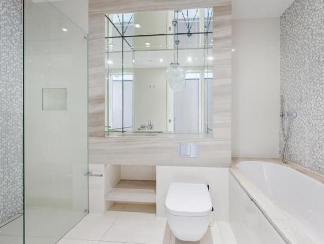 2 bedroom apartment for rent in Sugar Quay, Landmark Place, City, EC3R