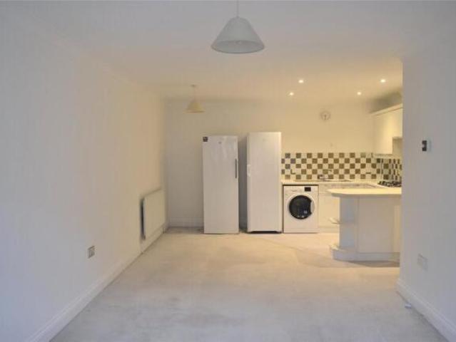 2 bedroom apartment for rent in Sunnydene Road, Purley, CR8