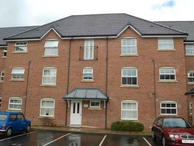 2 bedroom apartment for rent in Sunningdale Court Little Lever.