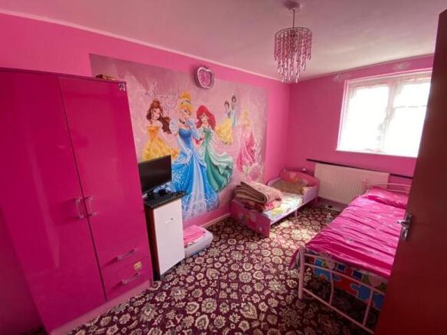 2 bedroom apartment for rent in Swan Road, Southall, UB1