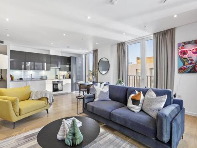 2 bedroom apartment for rent in Swallowtail House, E20