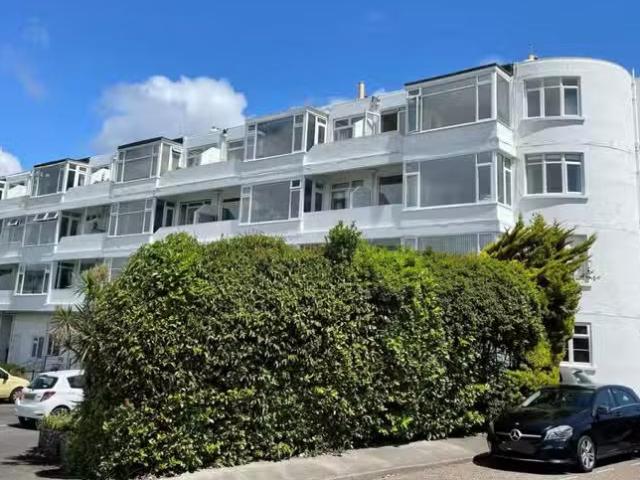 2 bedroom apartment for rent in Sandbanks Road, Lilliput, Pool.