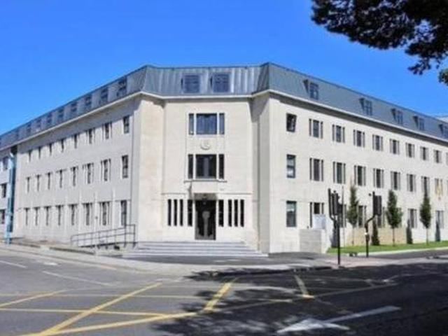 2 bedroom apartment for rent in Sandbanks Road Poole BH15