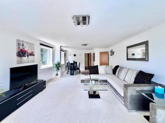 2 bedroom apartment for rent in Sandbourne Road, Alum Chine BH4