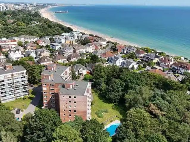 2 bedroom apartment for rent in Sandbourne Road, Alum Chine BH4