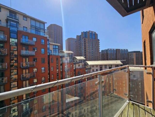 2 bedroom apartment for rent in Santorini City Island Gotts Road Leeds LS12