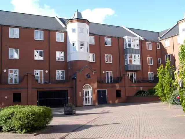 2 bedroom apartment for rent in Sargent House, Symphony Court.