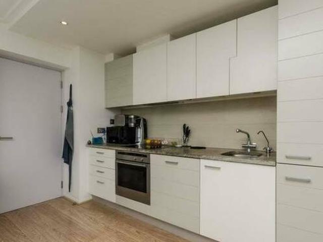 2 bedroom apartment for rent in Seacon Tower Hutchings Street South Quay Canary Wharf Westferry