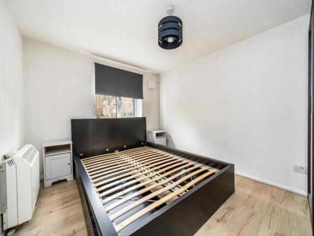 2 bedroom apartment for rent in Searles Road, SE1